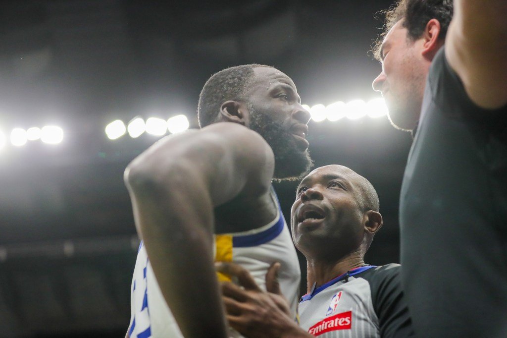Los Warriors multaron a Draymond Green después de que un fanático lo ...