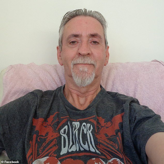 Un trabajador de HMRC que se negó a regresar a trabajar después del ...