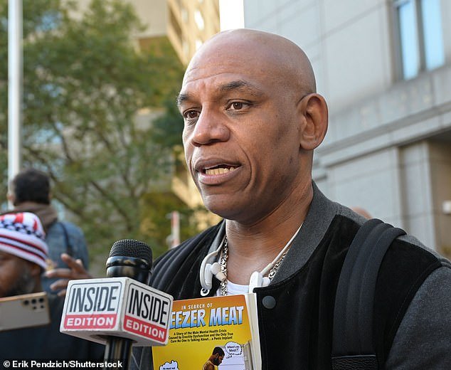 La escolta masculina ‘The Punisher’ se llena en lágrimas en la condena de Diddy después de ...