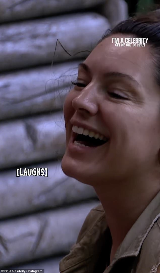 Kelly Brook fue criticada por su risa “falsa y condescendiente” durante ...